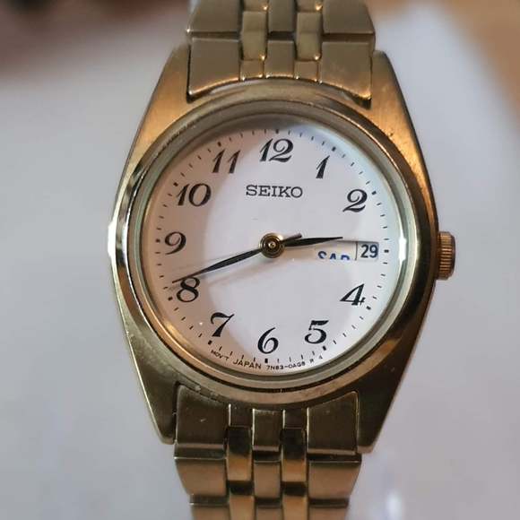 Seiko | Accessories | Vintage Seiko 7n8301 Goldtonewhite Day Date Womens Watch | Poshmark